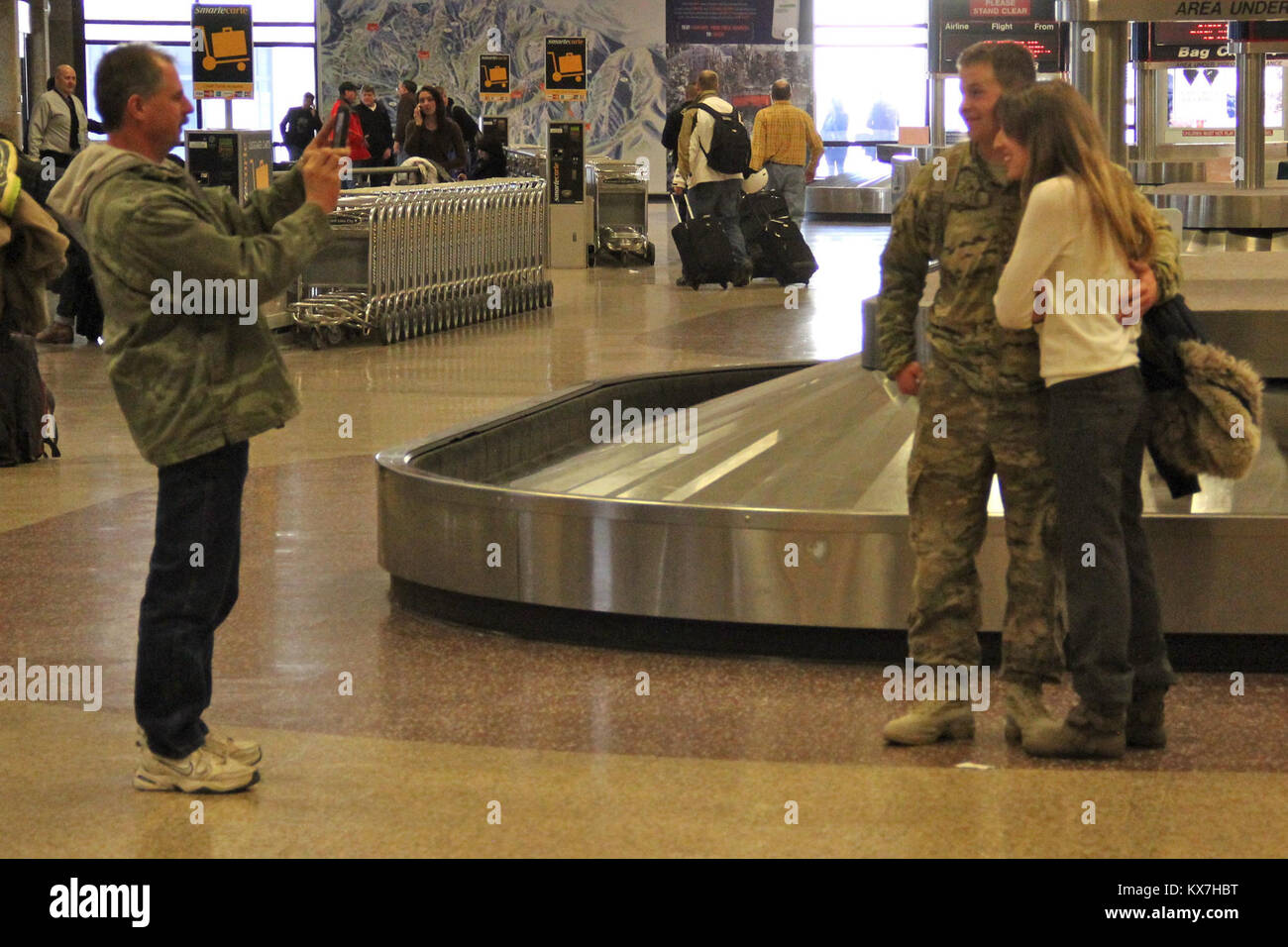 Soldiers of the 204th Maneuver Enhancement Brigade, Utah Army National ...