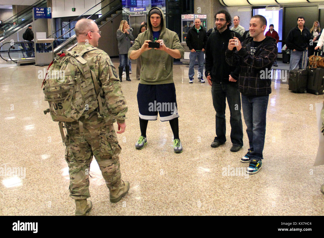 Soldiers of the 204th Maneuver Enhancement Brigade, Utah Army National ...