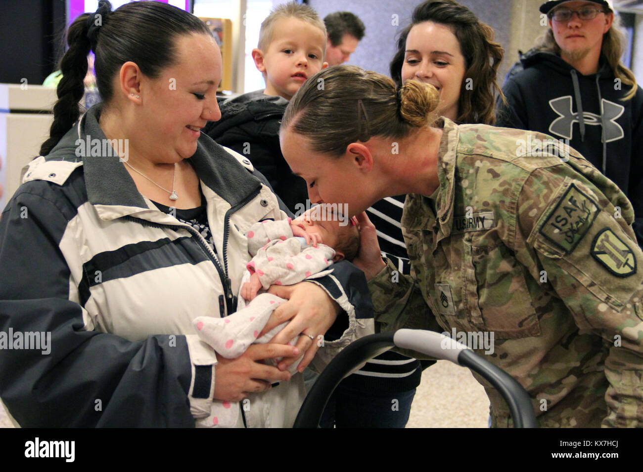 Soldiers of the 204th Maneuver Enhancement Brigade, Utah Army National ...