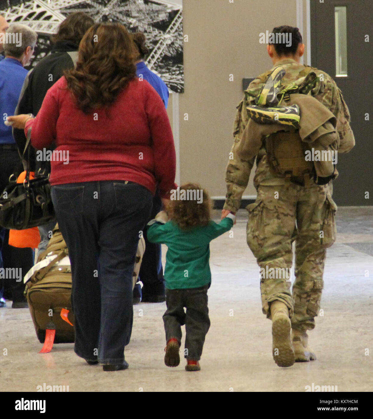 Soldiers of the 204th Maneuver Enhancement Brigade, Utah Army National ...