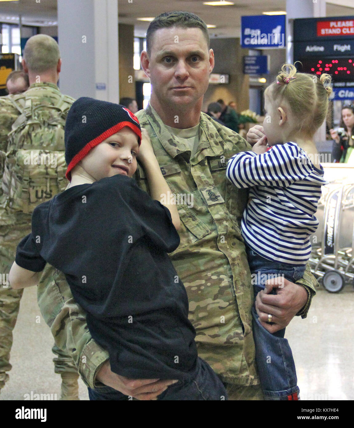 Soldiers of the 204th Maneuver Enhancement Brigade, Utah Army National ...