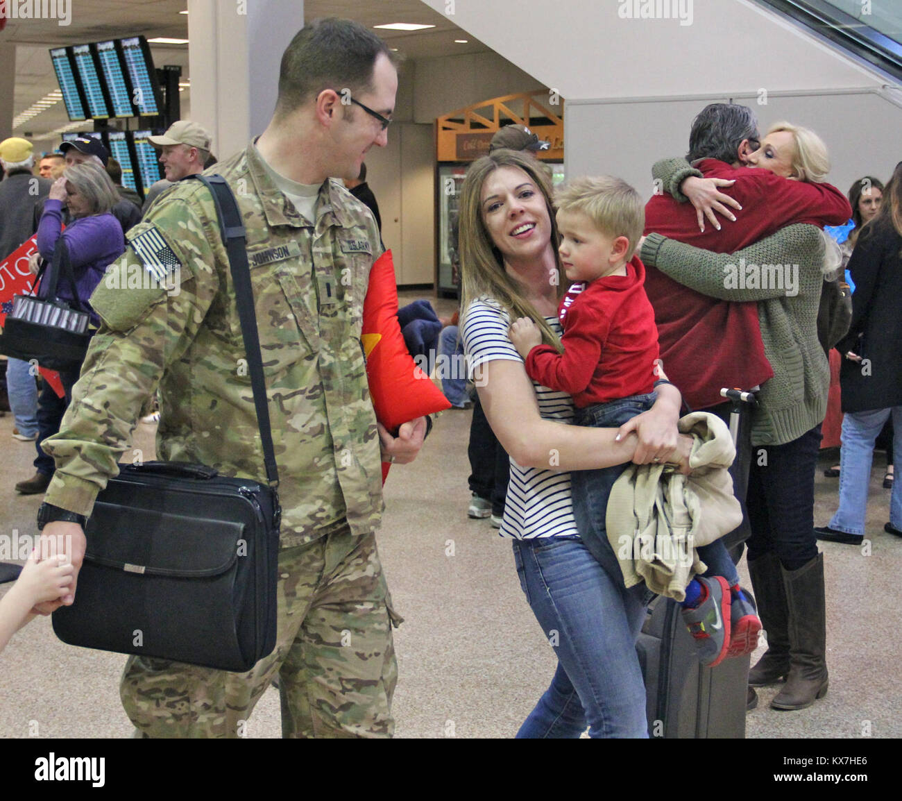 Soldiers of the 204th Maneuver Enhancement Brigade, Utah Army National ...