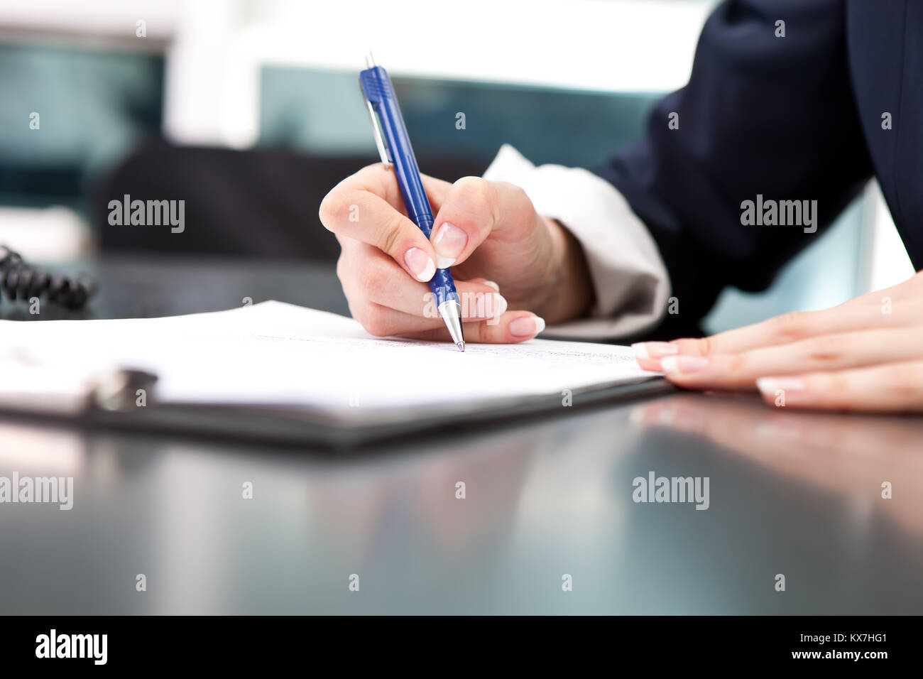 woman's hand with pen signing document, close up Stock Photo - Alamy