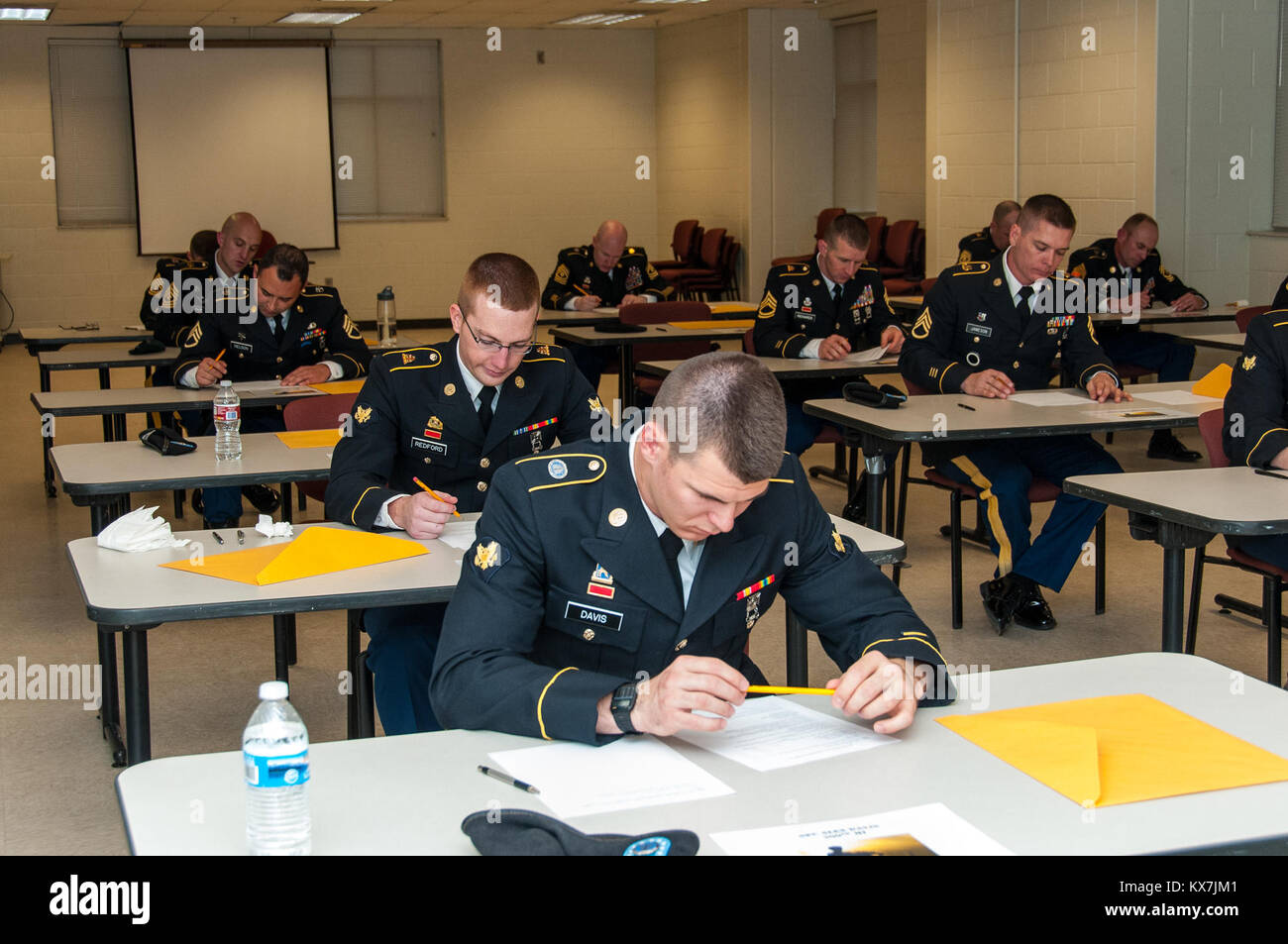 U.S. Army National Guard personnel daily duties and life. Working ...