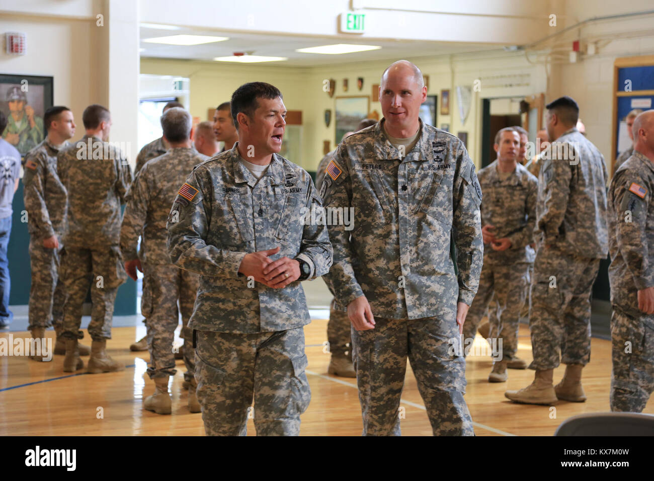 Soldiers of the 1/19th Special Forces Group gather in the Lehi Armory ...