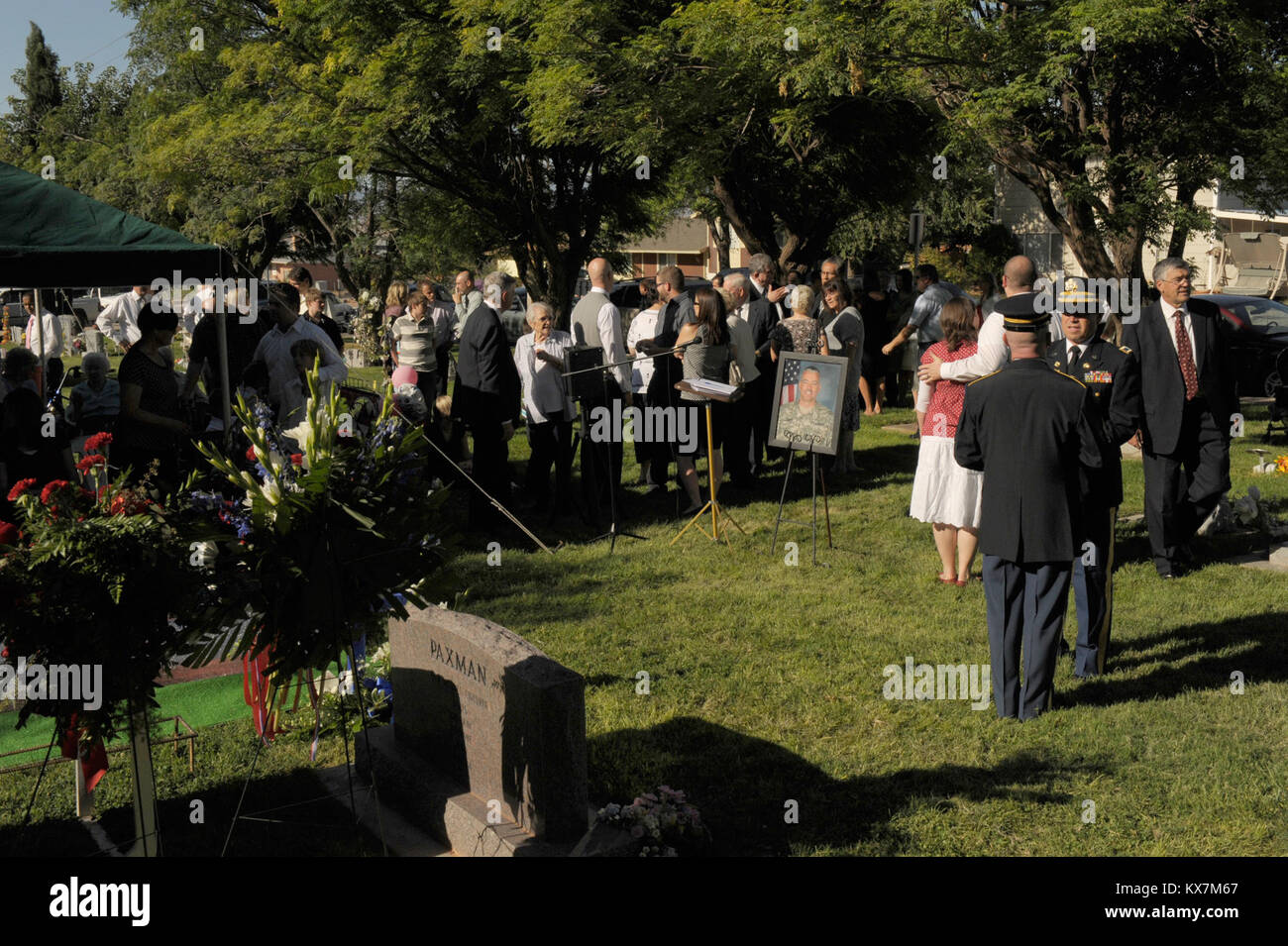 US Army National Guard honor fallen fellow soldier at military funeral ...