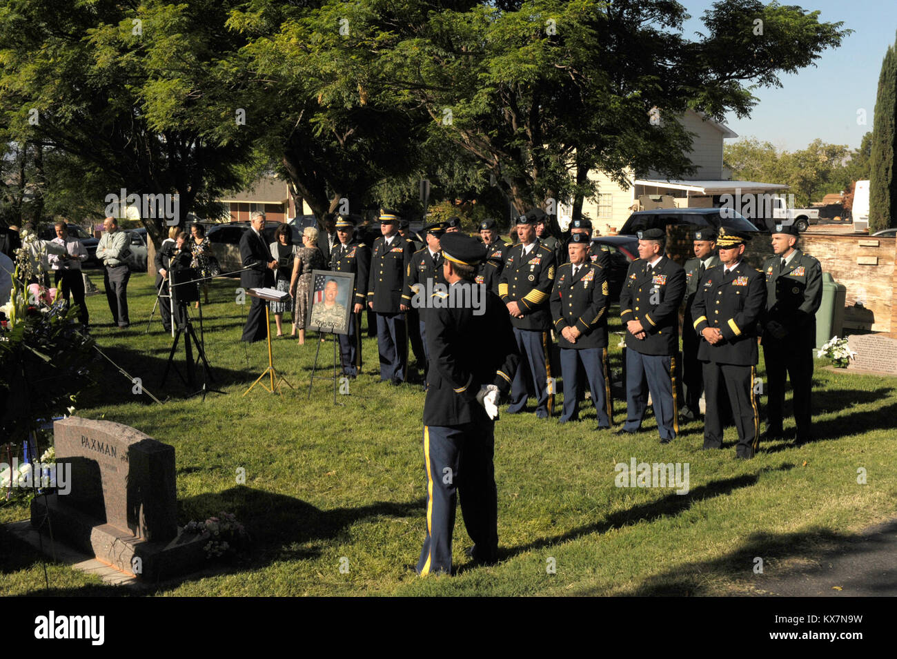US Army National Guard honor fallen fellow soldier at military funeral ...