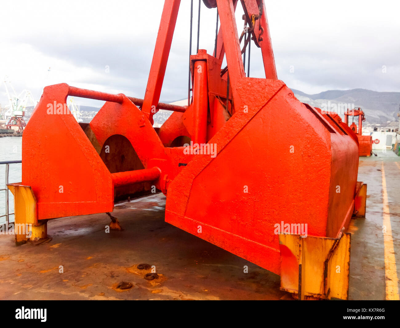 Large buckets for port loaders. Dreglayner, Hydraulic and cable Stock ...