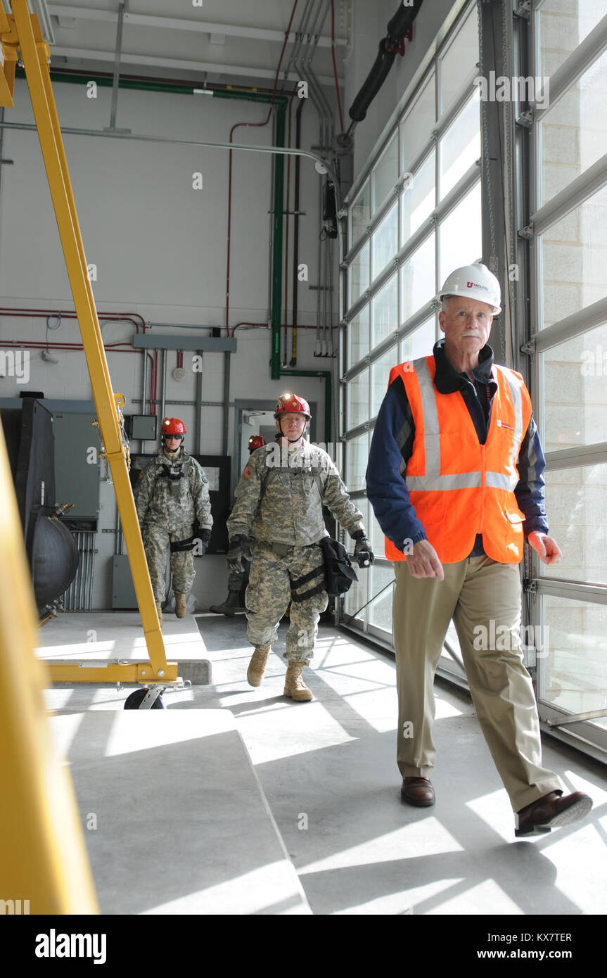 US Army National Guard search and extraction rescue team. Colorado ...