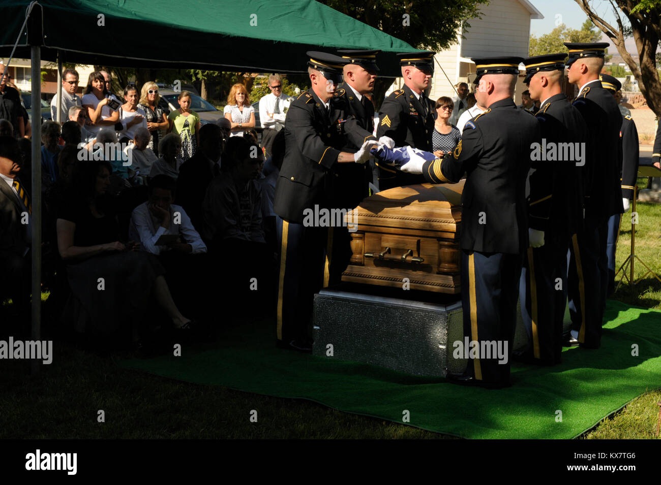 US Army National Guard honor fallen comrade at military funeral Stock ...