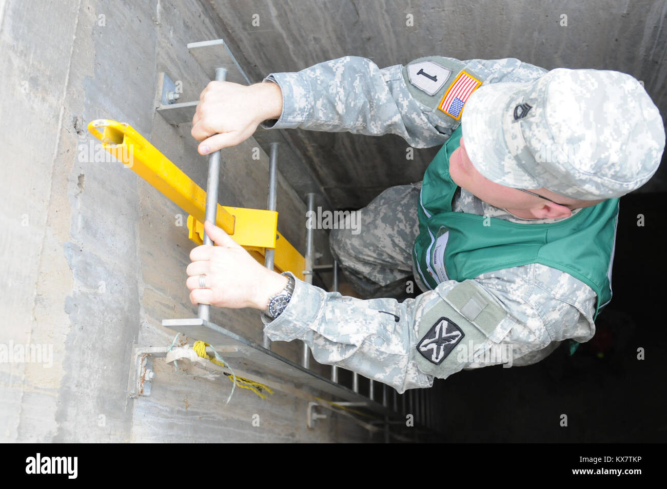 US Army National Guard search and extraction rescue team. Colorado ...