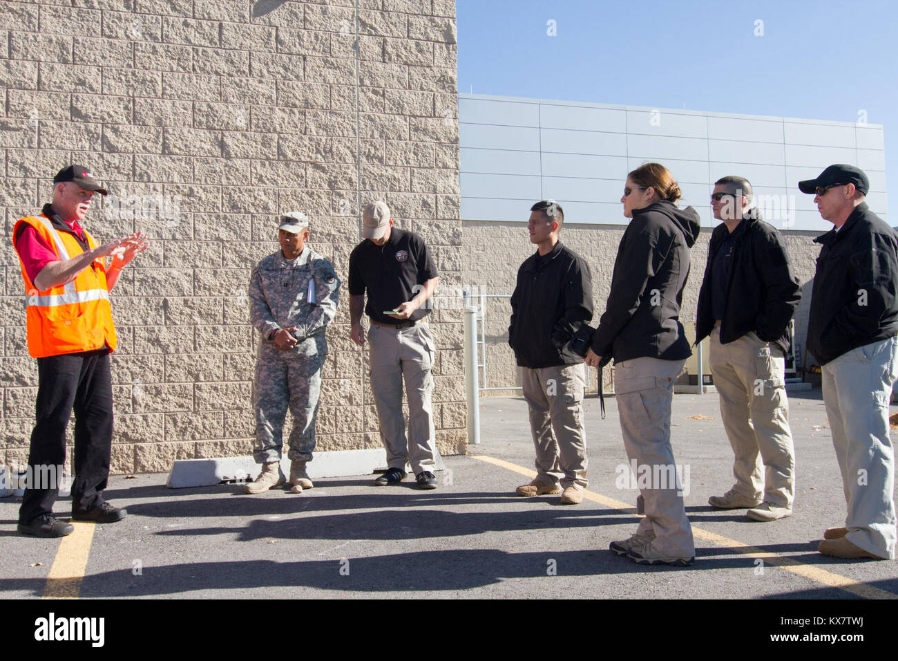 National Guard soldiers from the 8th Civil Support Team from Denver and ...