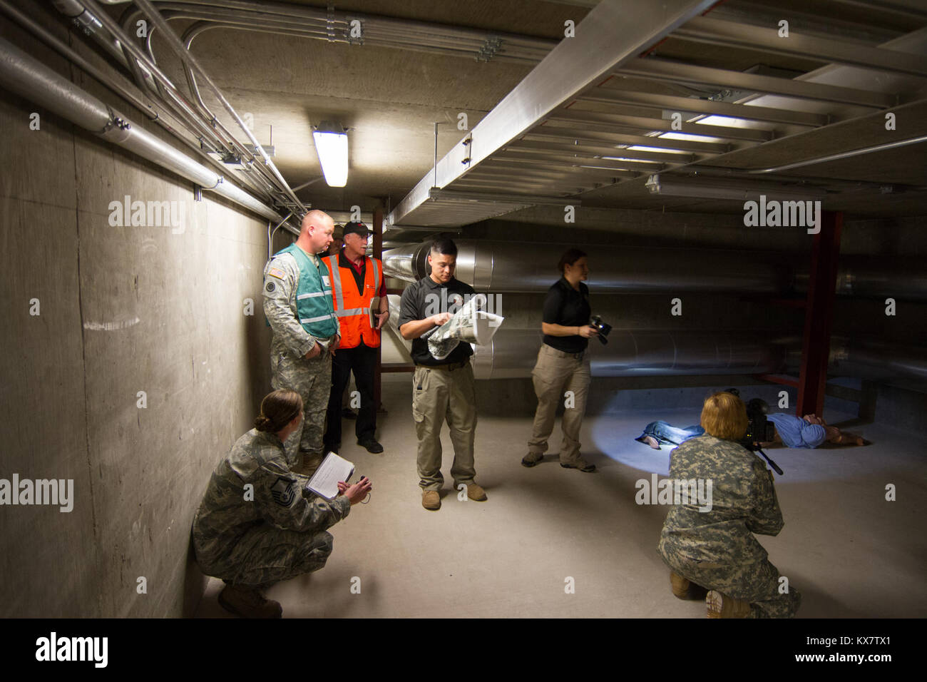 National Guard Soldiers from the 8th Civil Support Team from Denver and ...