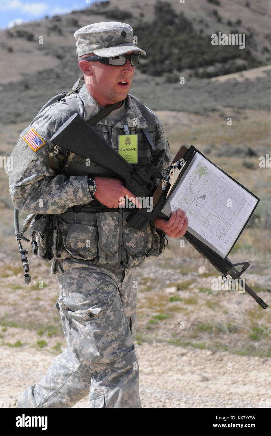 US Army National Guard weapons training in the field Stock Photo - Alamy