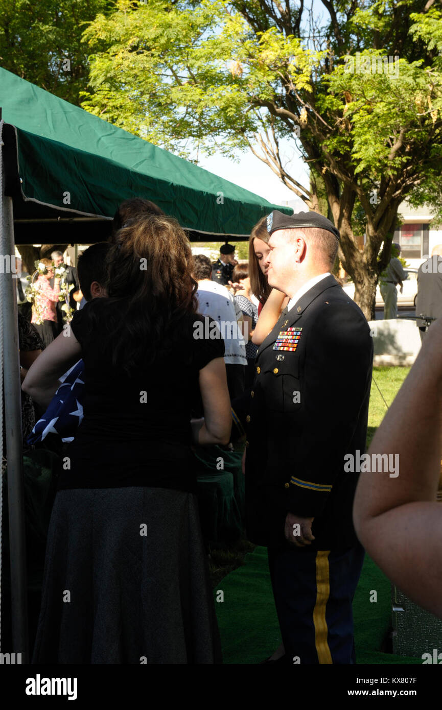 US Army National Guard honor fallen comrade at military funeral Stock ...