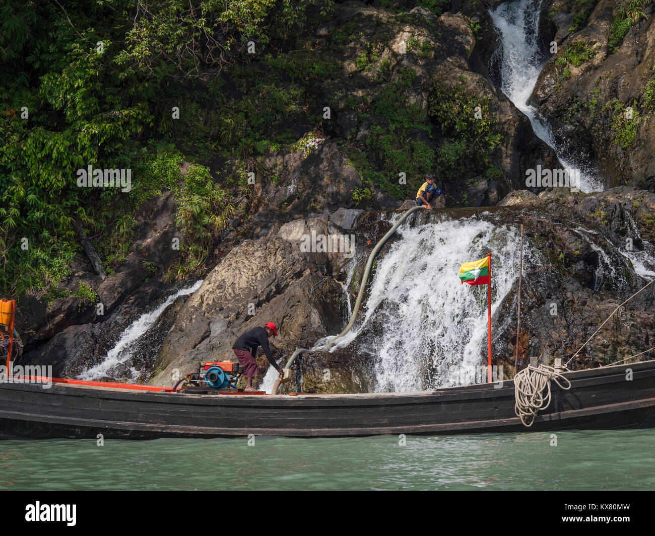 Fetching water from water tanker hi-res stock photography and images ...
