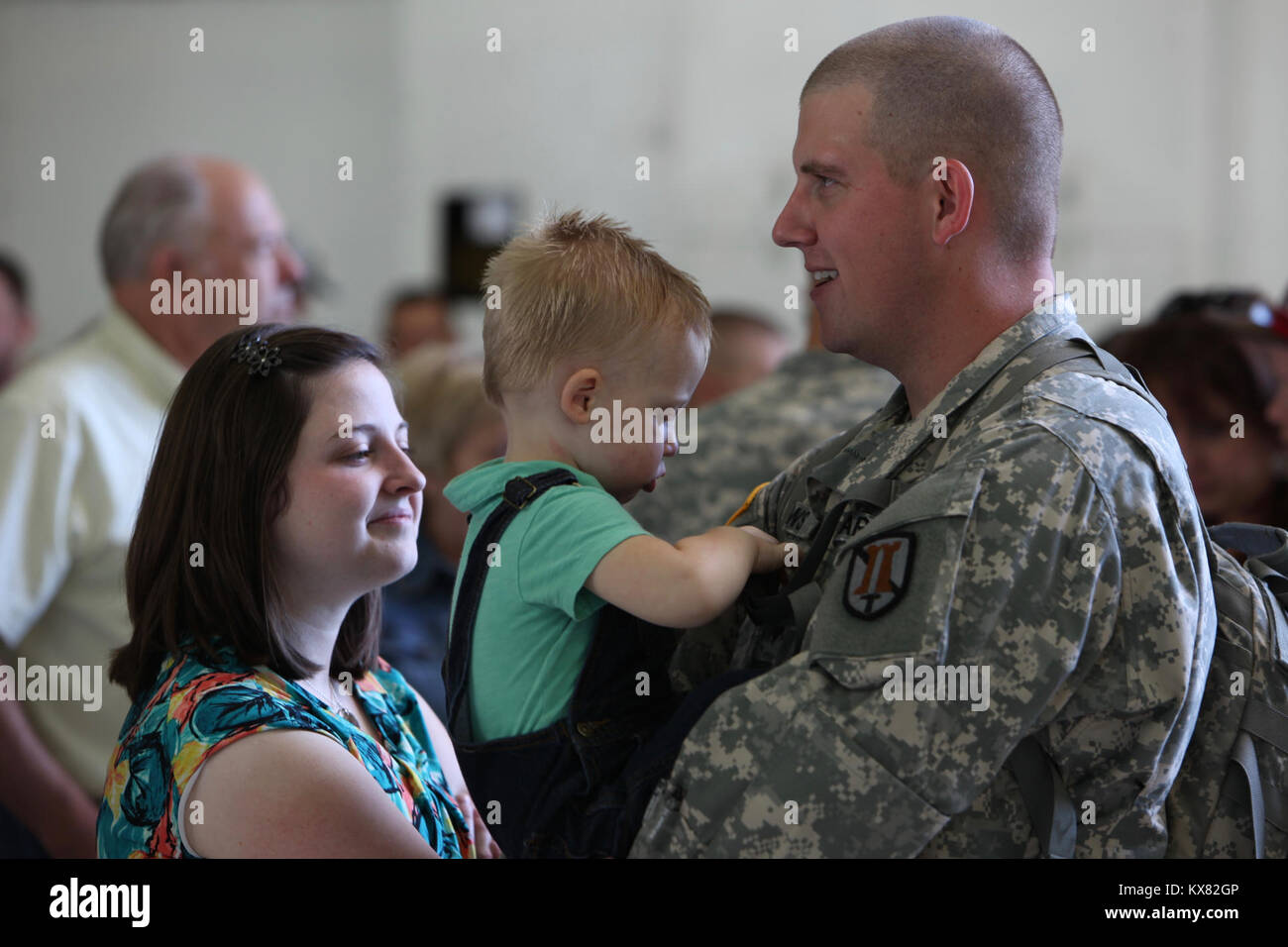 U.S. Army National Guard leaving for deployment with tearful goodbye ...