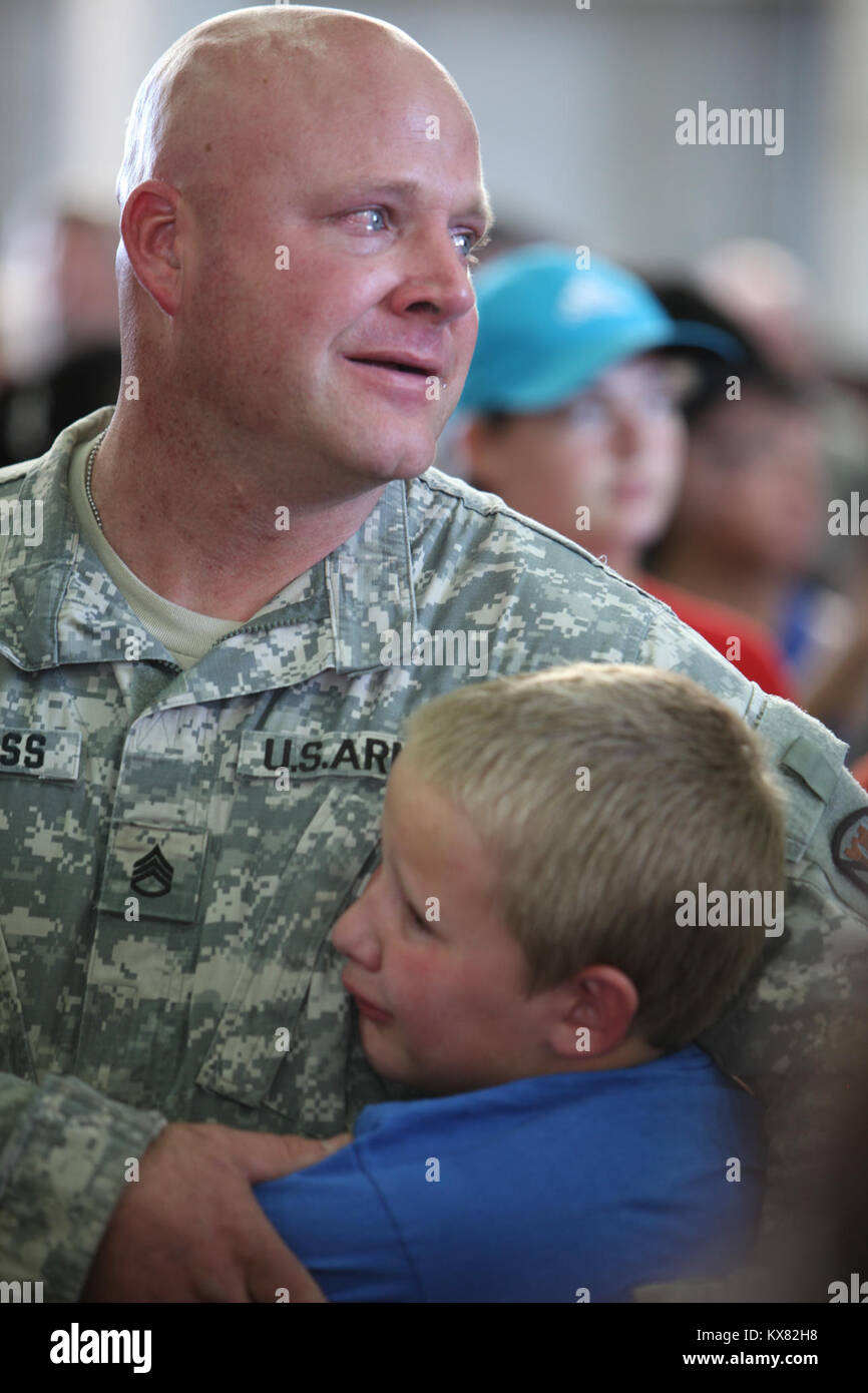 U.S. Army National Guard leaving for deployment with tearful goodbye ...