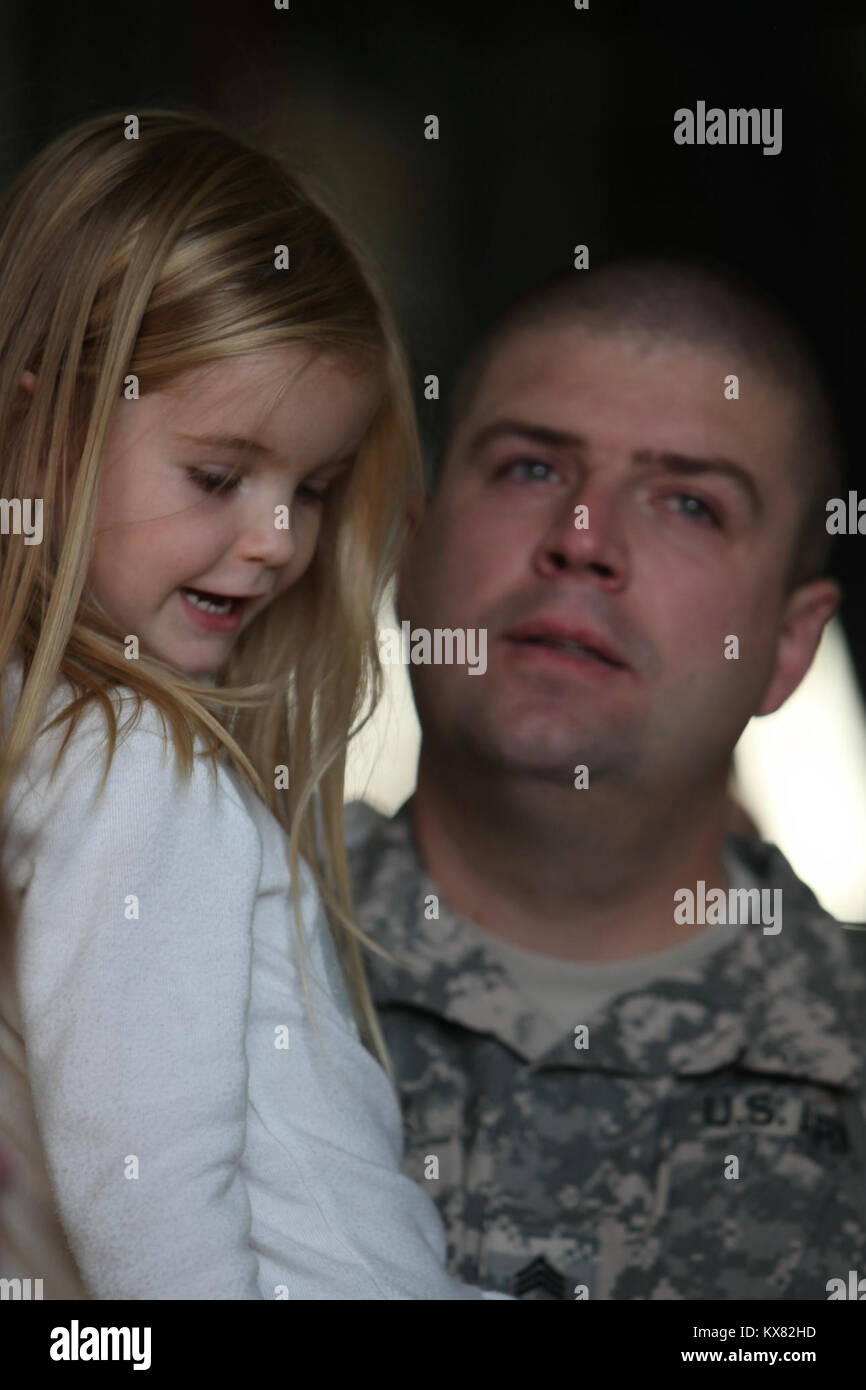 U.S. Army National Guard leaving for deployment with tearful goodbye ...