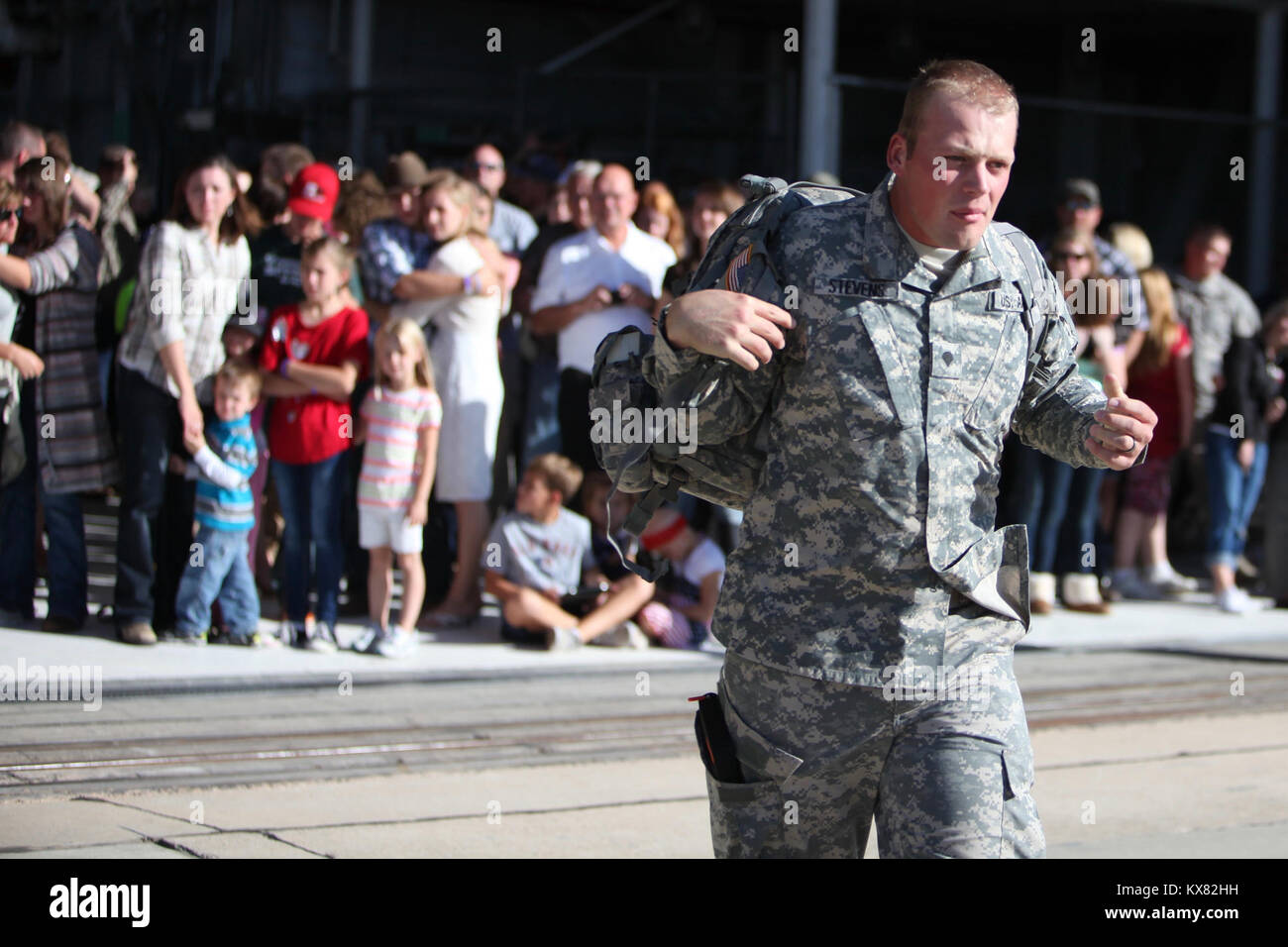U.S. Army National Guard leaving for deployment with tearful goodbye ...