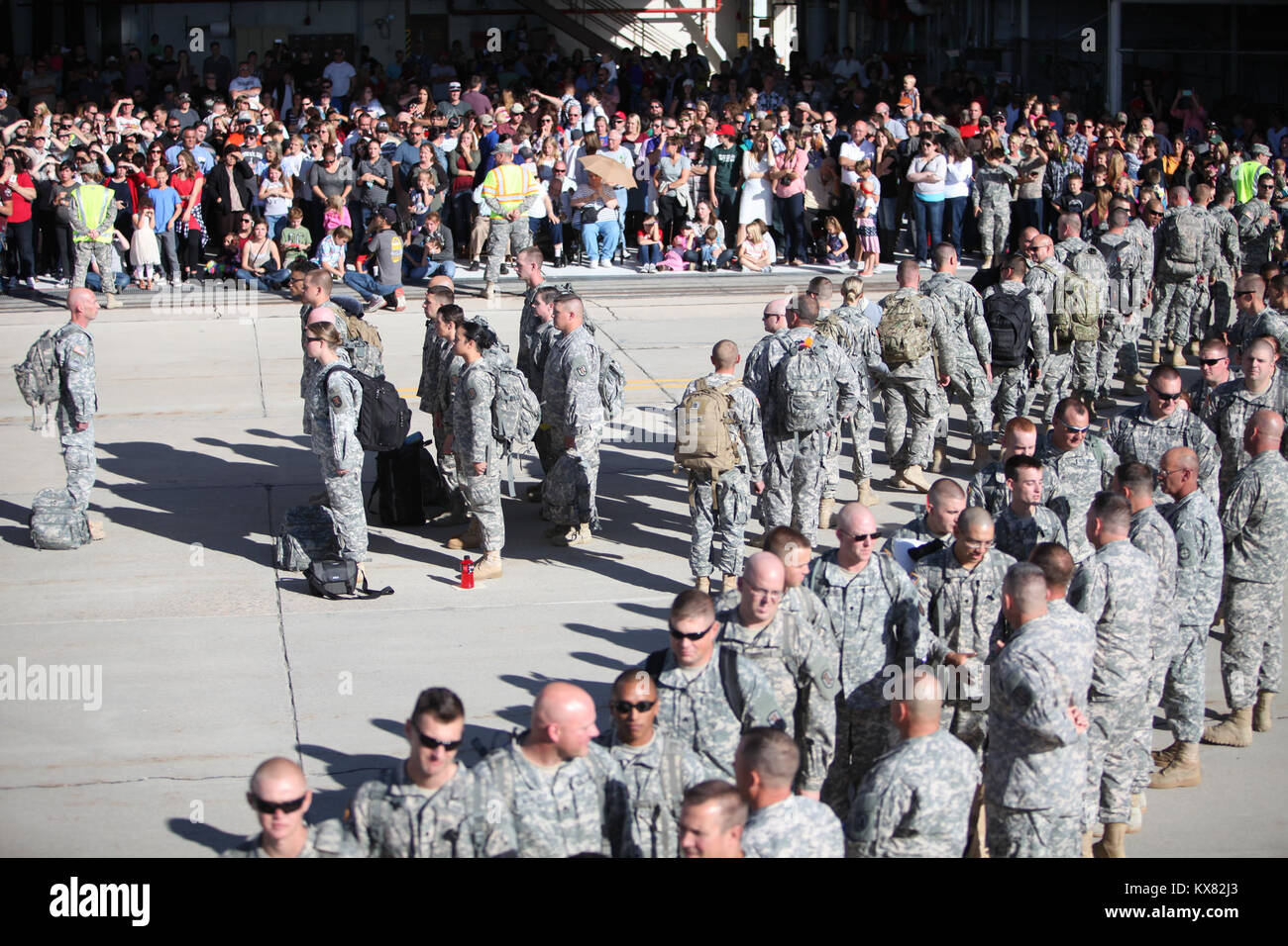 U.S. Army National Guard leaving for deployment with wave goodbye from ...