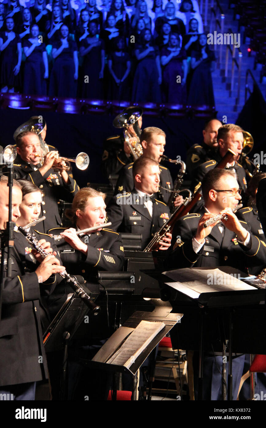 U.S. Army National Guard band and choir entertain at music concert ...