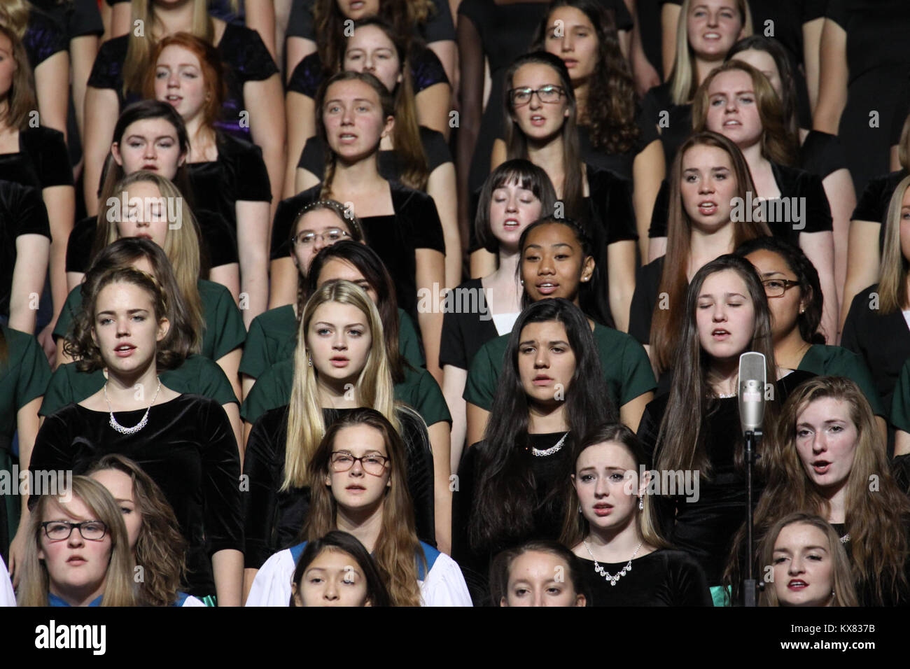 U.S. Army National Guard band and choir entertain at music concert ...