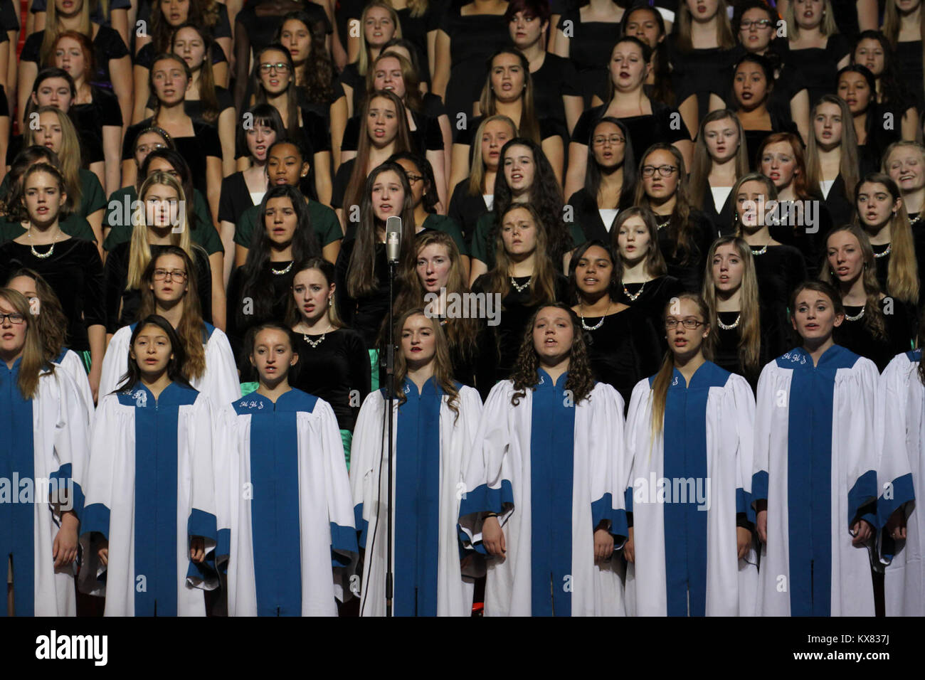 U.S. Army National Guard band and choir entertain at music concert ...