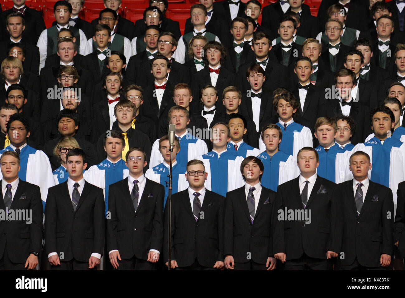 U.S. Army National Guard band and choir entertain at music concert ...