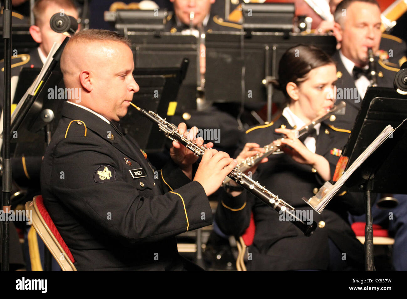 U.S. Army National Guard band and choir entertain at music concert ...