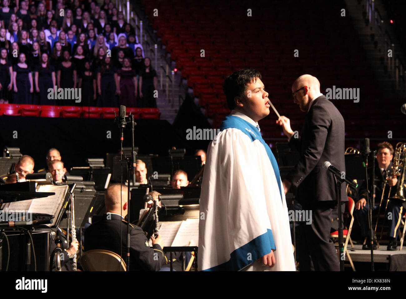 U.S. Army National Guard band and choir entertain at music concert ...