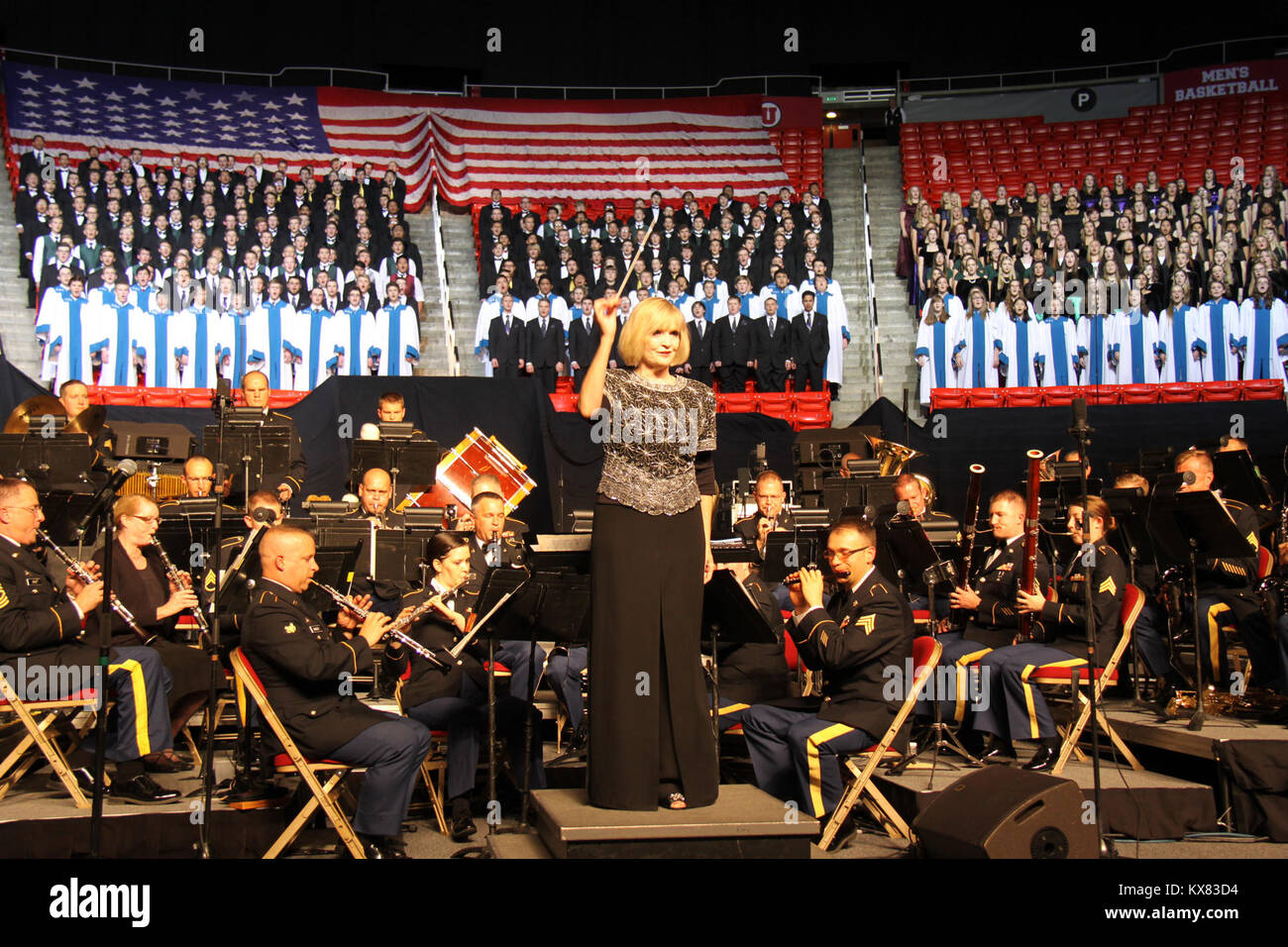 U.S. Army National Guard band and choir entertain at music concert ...