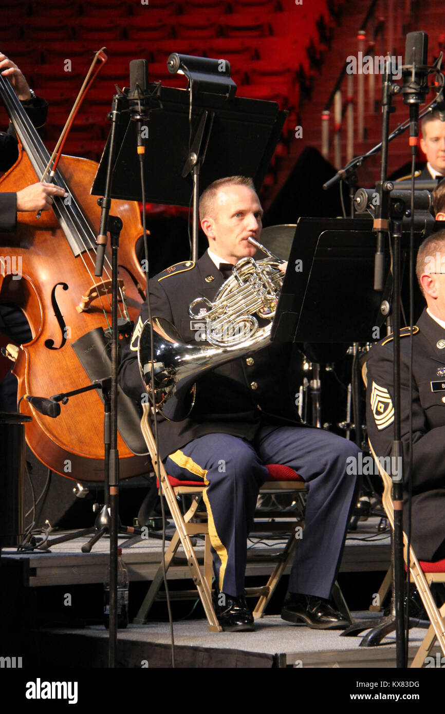 U.S. Army National Guard band and choir entertain at music concert ...