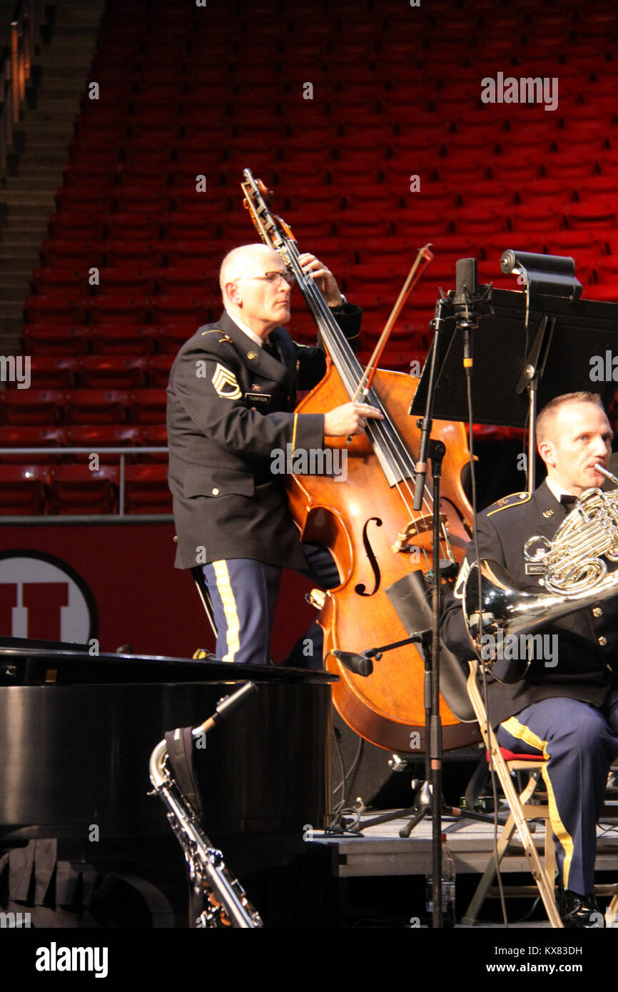 U.S. Army National Guard band and choir entertain at music concert ...