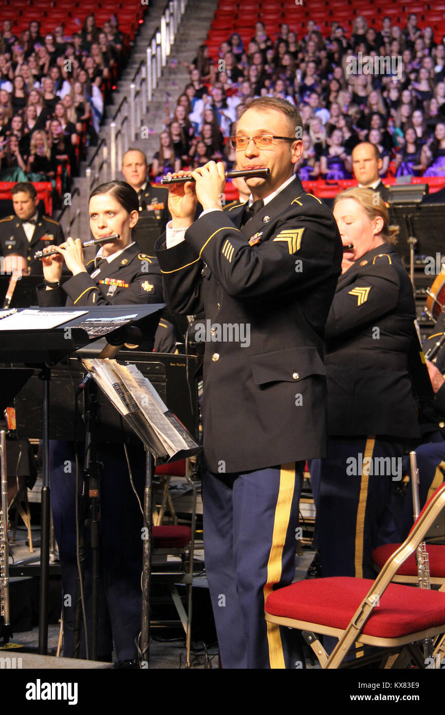 U.S. Army National Guard band with choir perform at music concert in ...