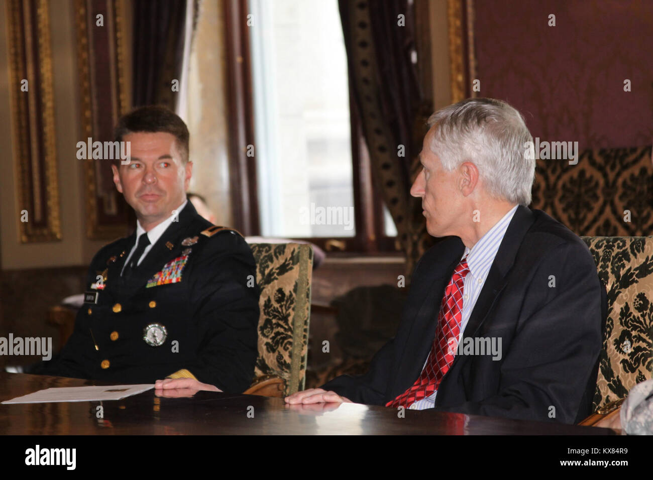 US Army National Guard personnel meet and have conference talks with ...