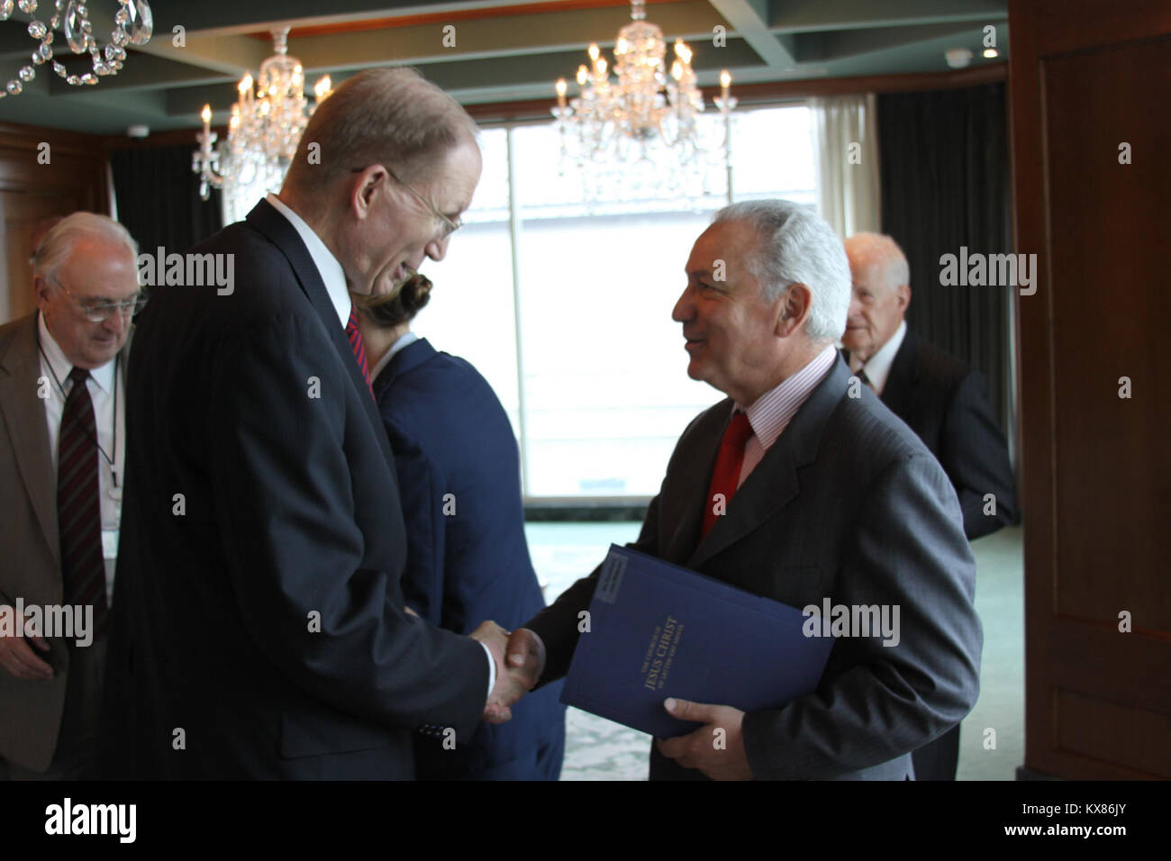 US Army National Guard personnel meet and have conference talks with ...