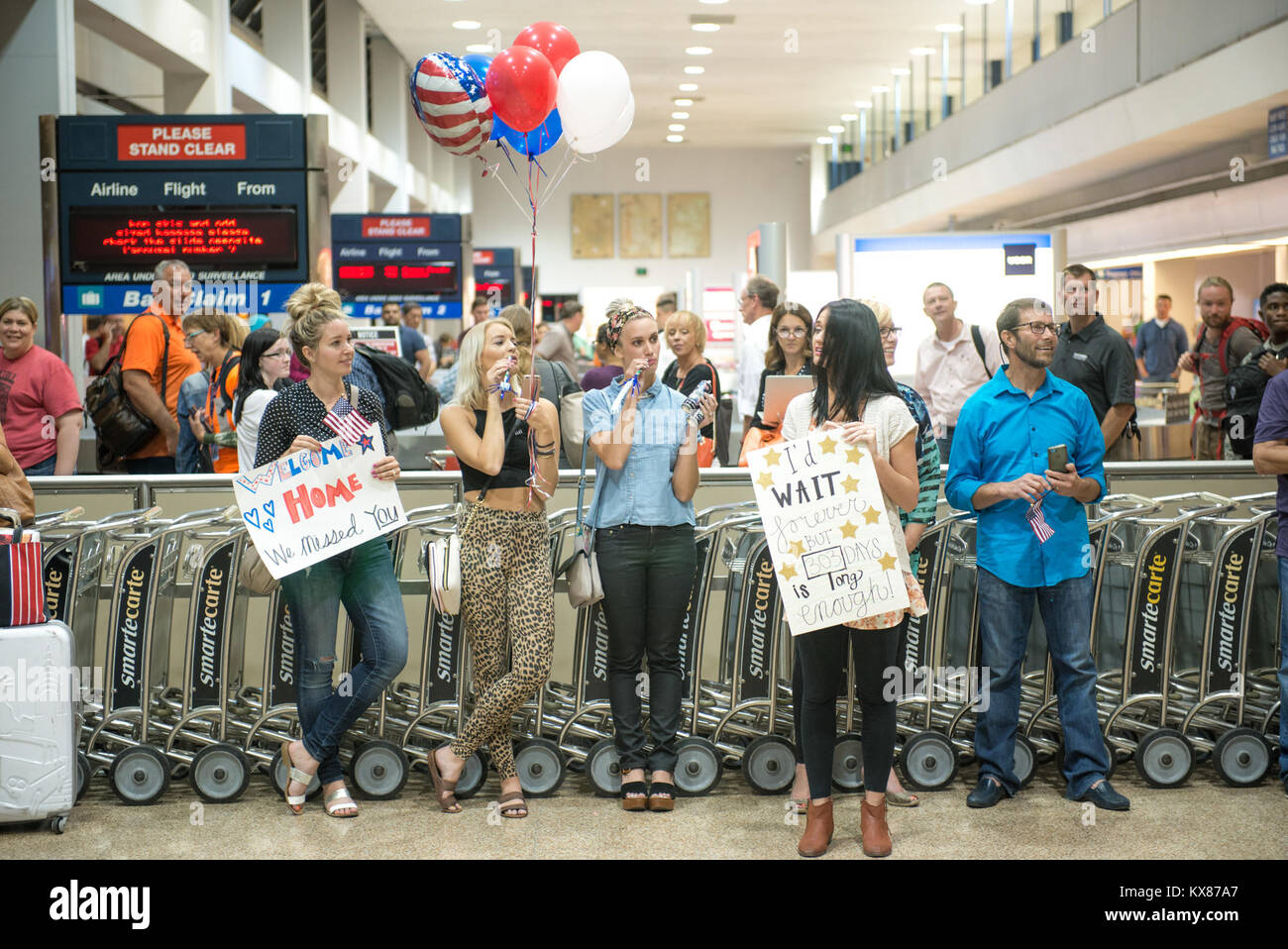 US Army National Guard welcome home from exited family and friends ...