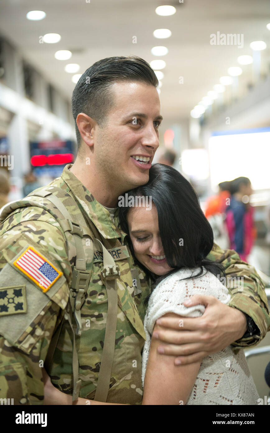 US Army National Guard welcome home from exited family and friends ...
