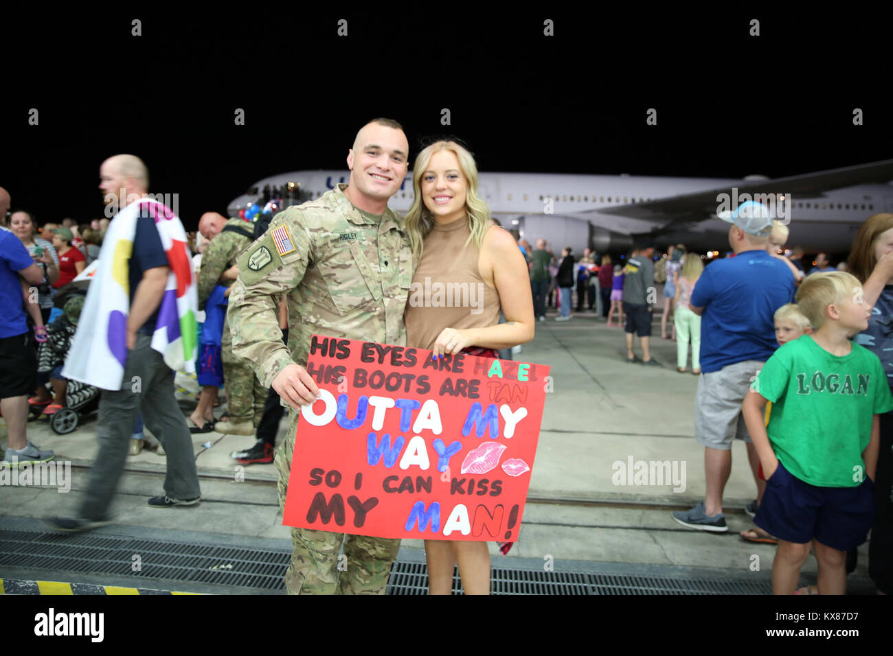 US Army National Guard welcome home from exited family and friends ...