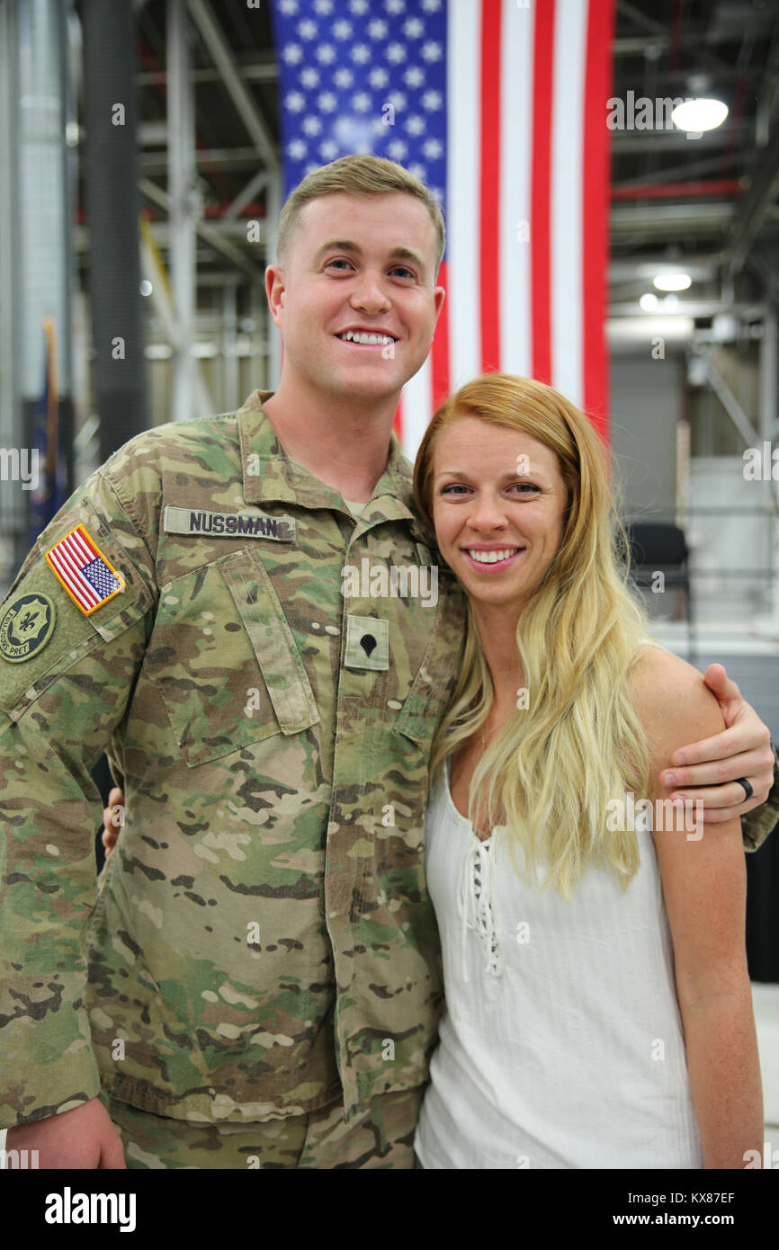 US Army National Guard welcome home from family and friends after ...
