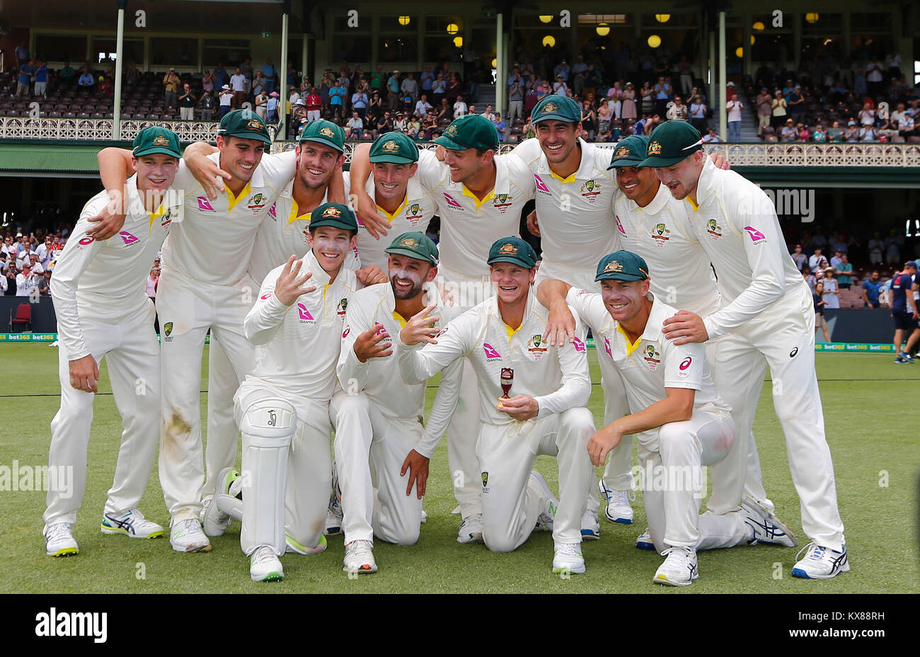 Australia celebrate winning the ashes during day five of the Ashes Test ...