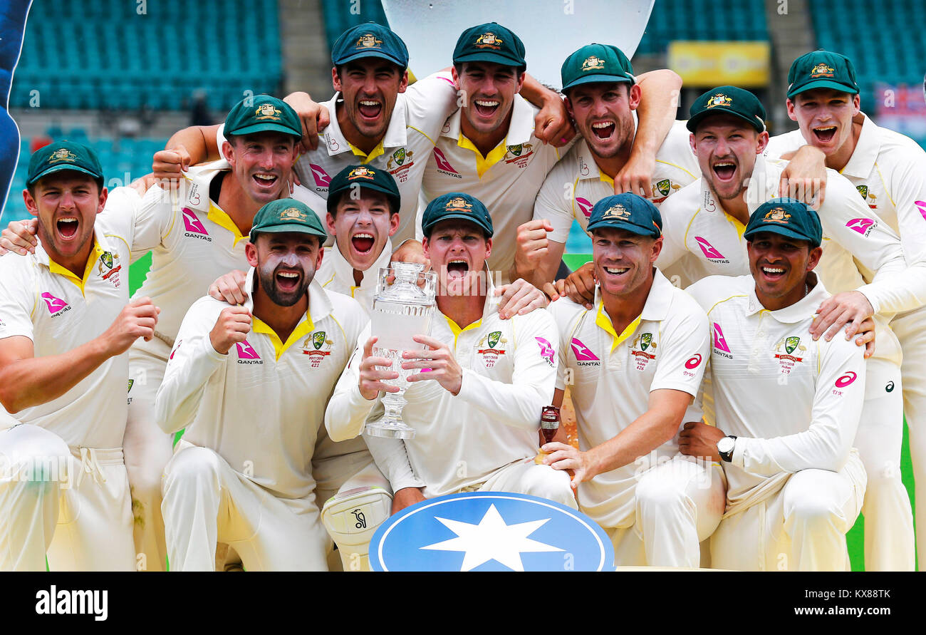 Team mates celebrate winning ashes hi-res stock photography and images ...