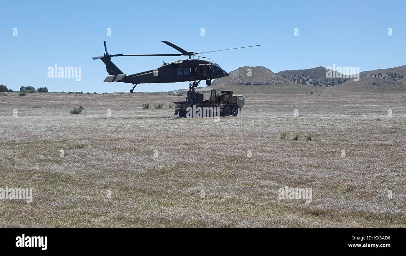 US Army National Guard Black Hawk helicopter load lift in desert Stock ...