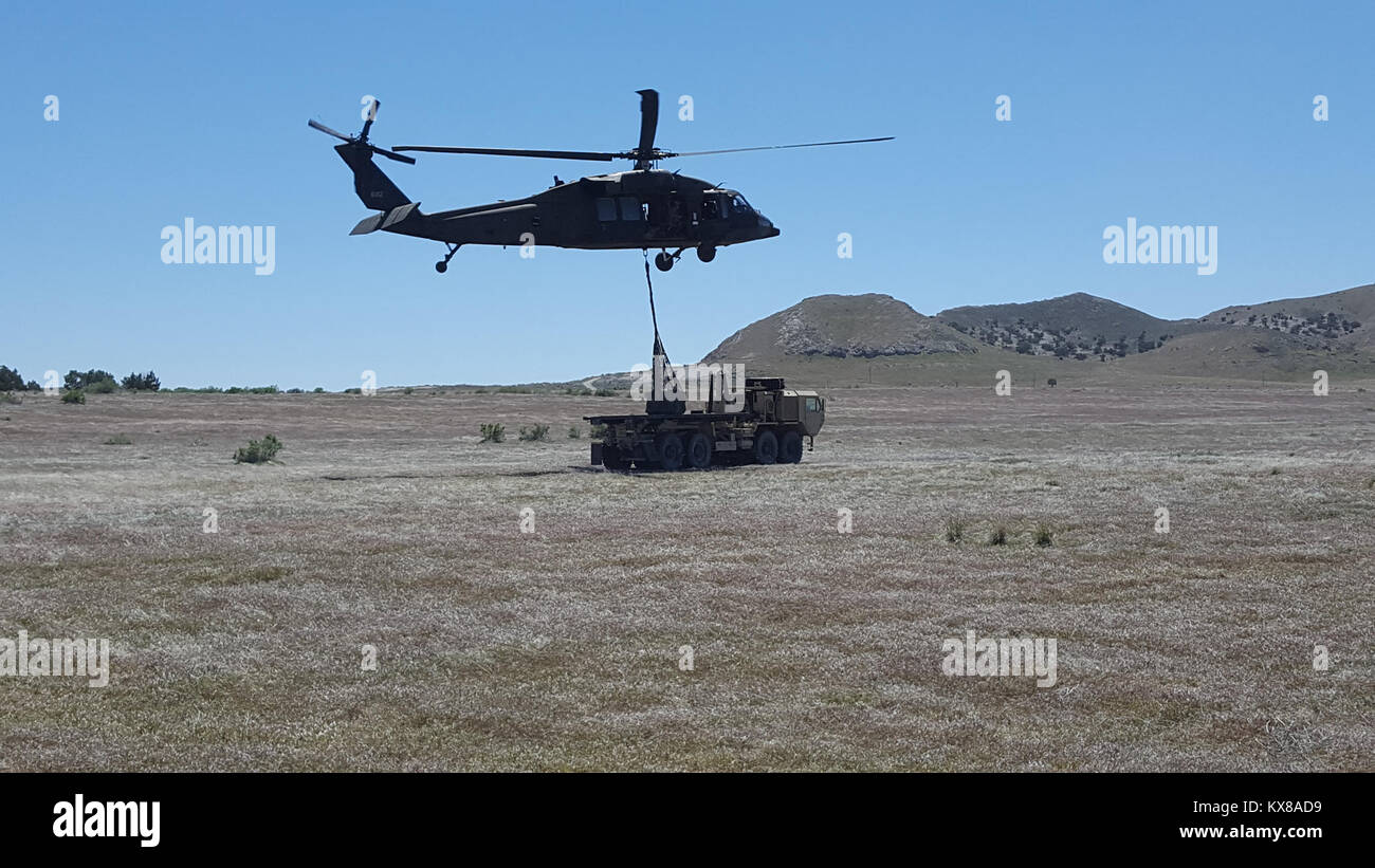 US Army National Guard Black Hawk helicopter load lift in desert Stock ...
