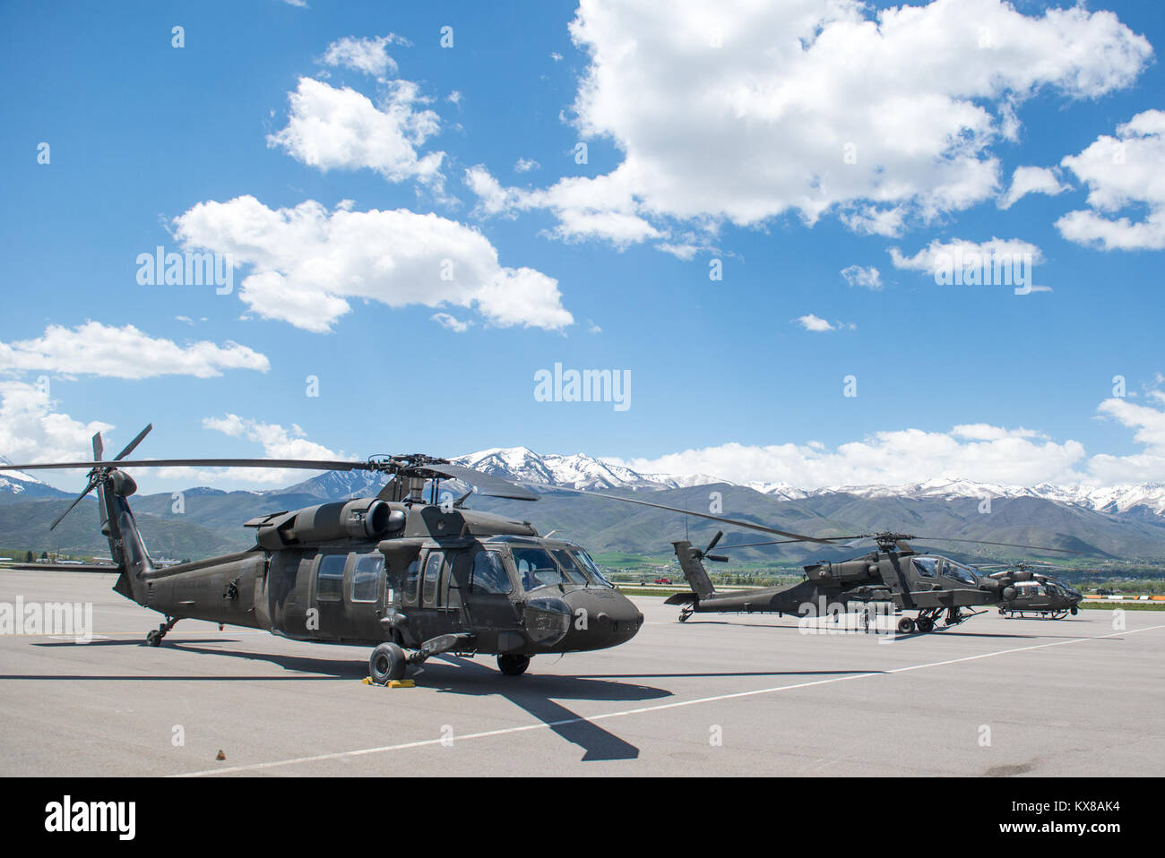 Utah National Guard aviators from the 211th Aviation Regiment ...