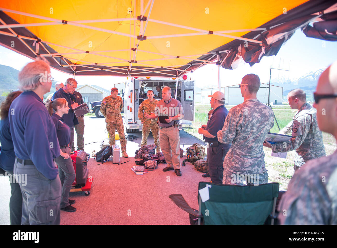 Utah National Guard aviators from the 211th Aviation Regiment ...