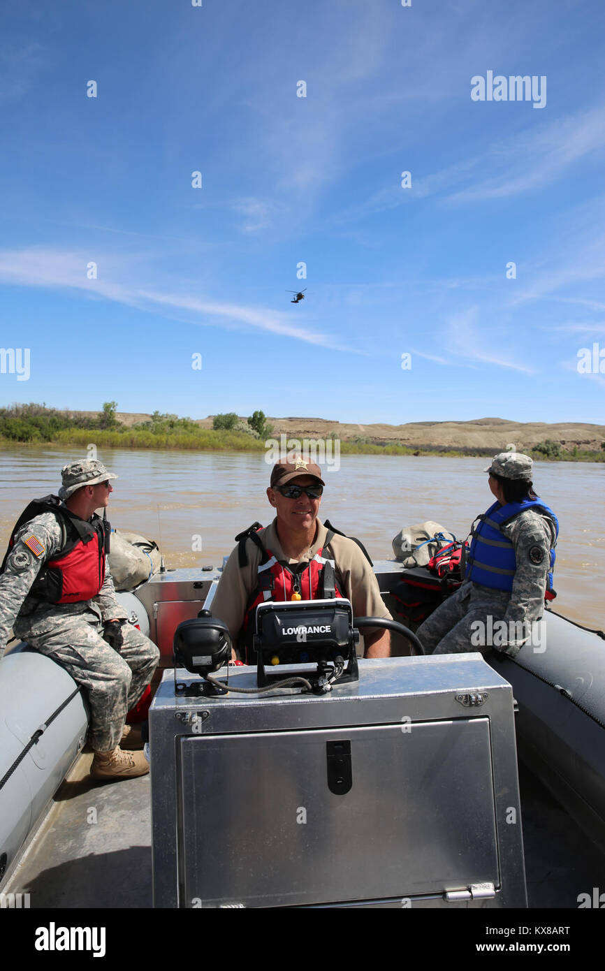 US Army National Guard military training and education. Practicing ...