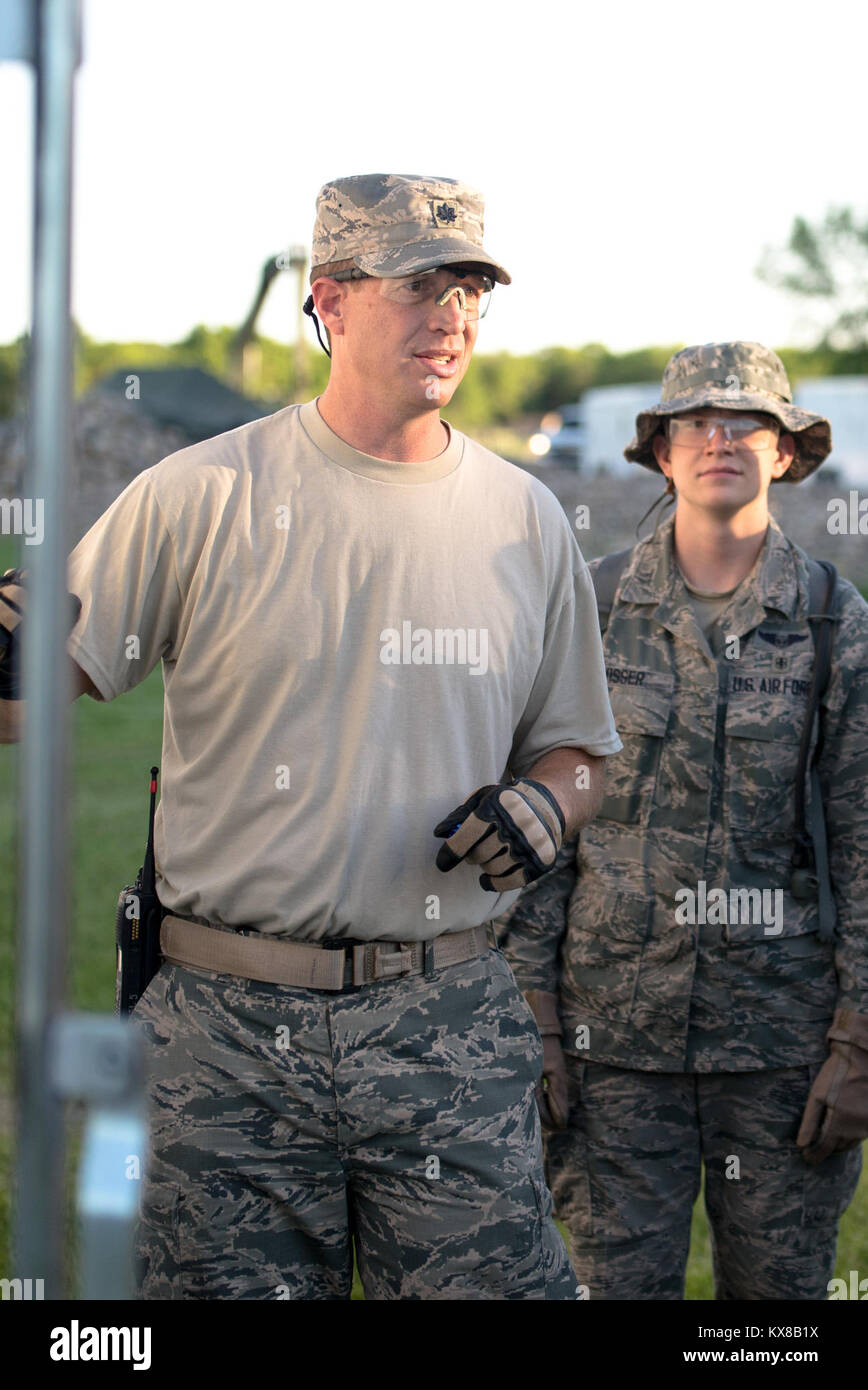 Soldiers from the Utah National Guard and FEMA Region VIII Homeland ...