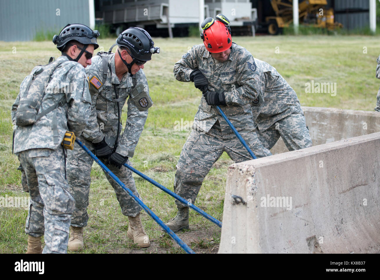 Soldiers from the Utah National Guard and FEMA Region VIII Homeland ...